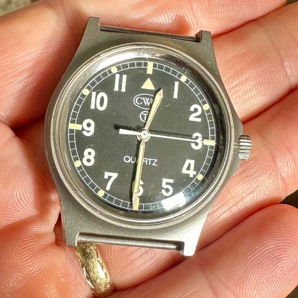 A Stainless steel CWC British military issued W10 wristwatch dated 1984 ...
