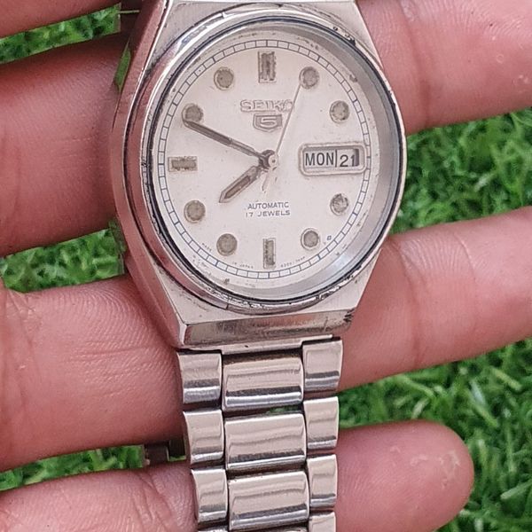 Vintage Seiko 5 Automatic 17 Jewels White Dial Wristwatch For Men's Japan Made | WatchCharts ...