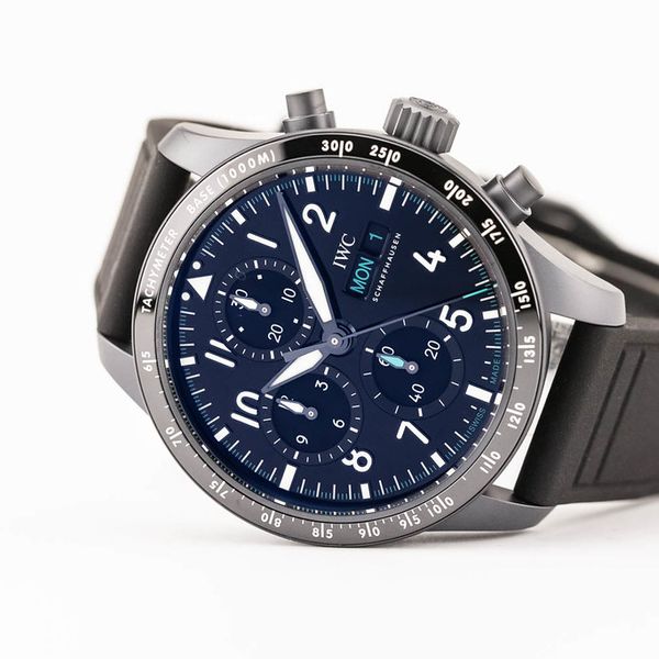 fsot - IWC Pilot's Performance Chronograph 41 Mercedes AMG - IW388306 ...