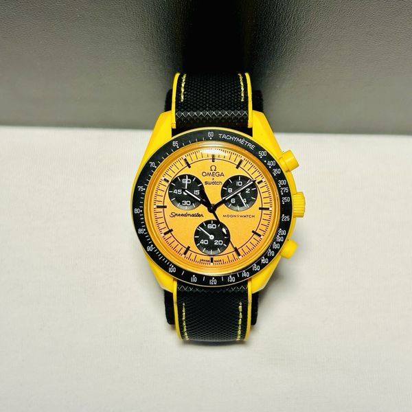 Omega x Swatch Custom Made Gold Side Of The Moon SwatchxOmega â Read ...
