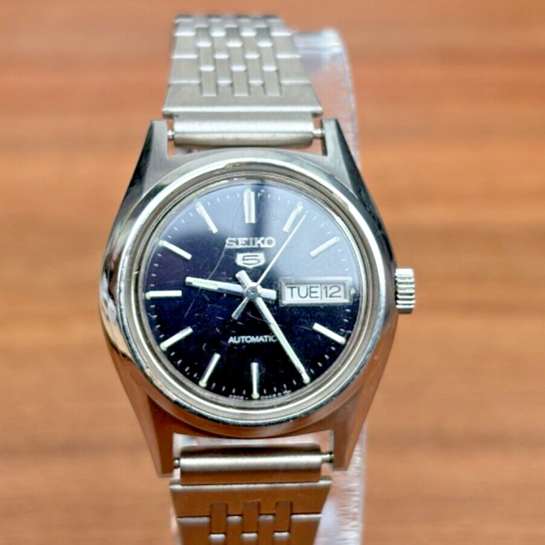 Seiko 5 automatic watch, ticks on shake, needs a service, vintage ...
