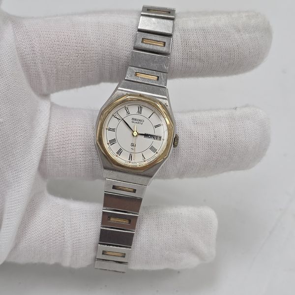Seiko SQ 8523-0070 Quartz Two Tone Octogan Shaped Day/Date Ladies Watch ...