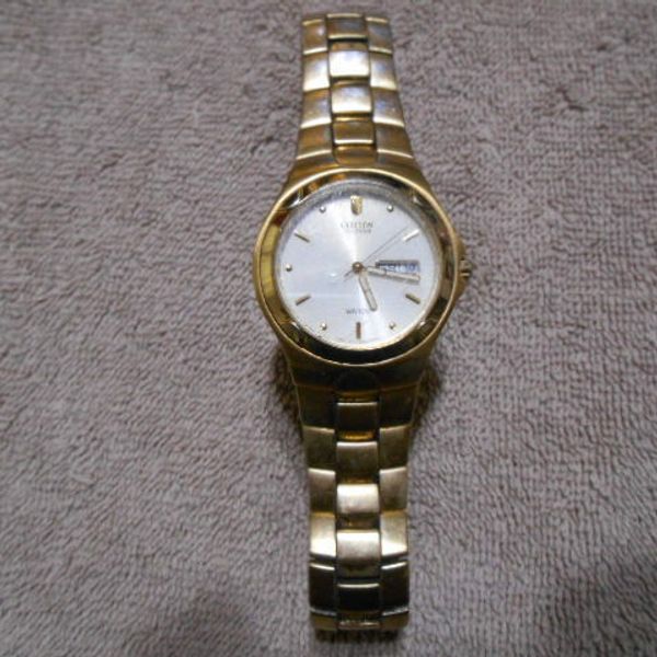 Citizen Eco-Drive E101-K17551 - SOLAR POWERED! Date/day. 10 bar WR ...