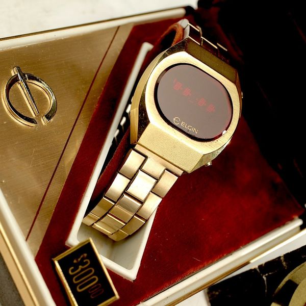 VINTAGE RED LED DIGITAL WATCH ELGIN BOX PAPERS WORKING GREAT 1970'S ...