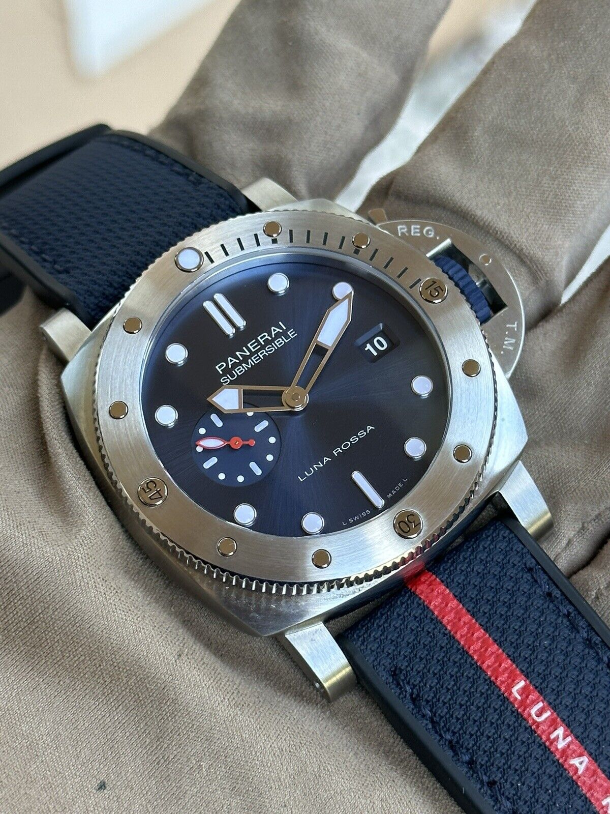 FS Panerai Submersible Luna Rossa - 44mm – Limited Edition 1/1500 - PAM ...
