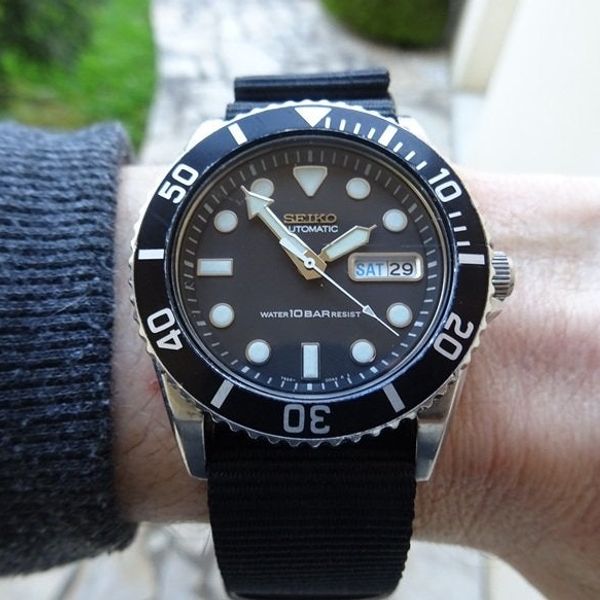 Seiko SKX031 - Diver 100 - April 2008 - Box - Manual [EU Seller ...