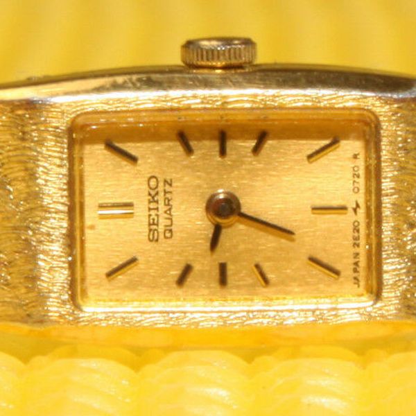 Women's Classic SEIKO "2E20-5559" Quartz Watch MADE IN JAPAN | WatchCharts
