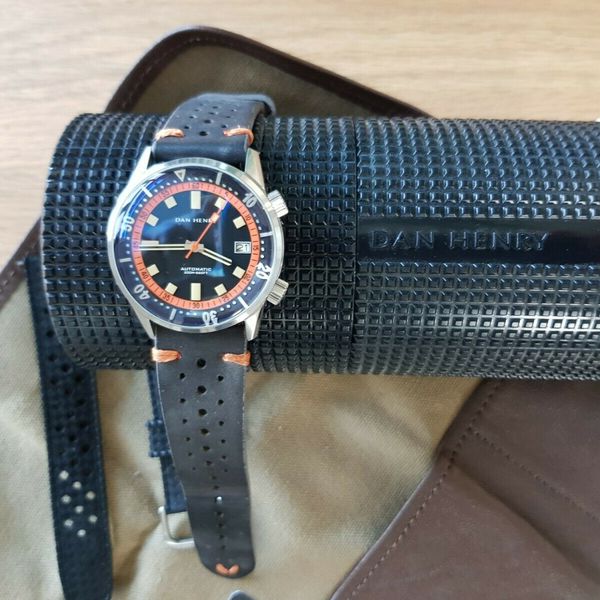 Dan Henry 1970 Automatic Diver 40mm Orange limited deition ...