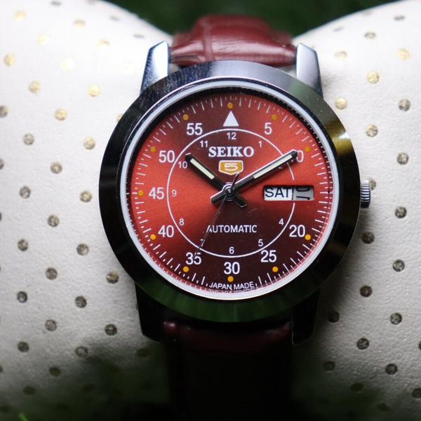 SEIKO AUTOMATIC RED DIAL DATE/DAY VINTAGE MEN'S WRIST WATCH | WatchCharts
