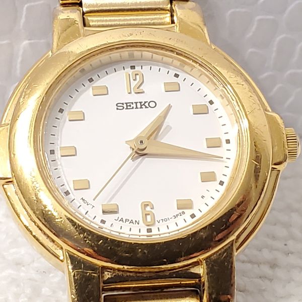 Vintage Seiko Women's Quartz Watch White Dial Gold Tone Stainless Steel | WatchCharts Marketplace