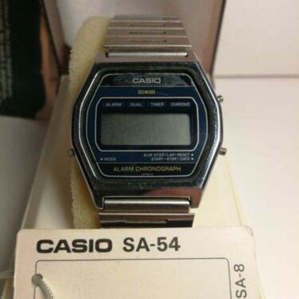 VINTAGE CASIO SA-54 (145) SLIM LINE LCD DIGITAL WATCH for spares or ...