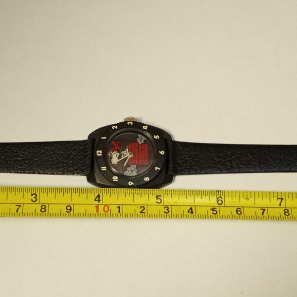 VINTAGE TIMEX SNOOPY RED BARON...MID SIZE WATCH...WORKS...PLS READ ...