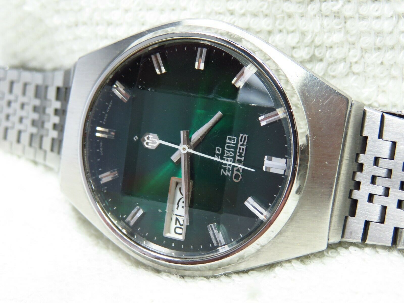 Seiko QZ 0923-8020 Price, Specs, Market Insights | WatchCharts