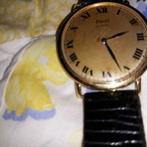 A Beautiful Piaget Mens solid gold Watch dose need attention high end ...