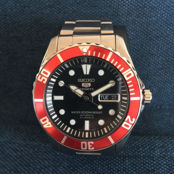 SNZF DAGAZ RED BEZEL $110 | WatchCharts Marketplace