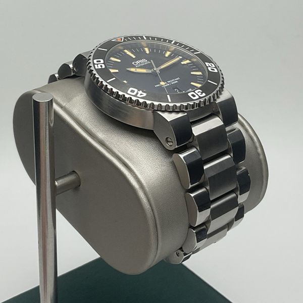 Oris Aquis Date Black Dial Yellow Marker Dive Watch - Excl Condition ...