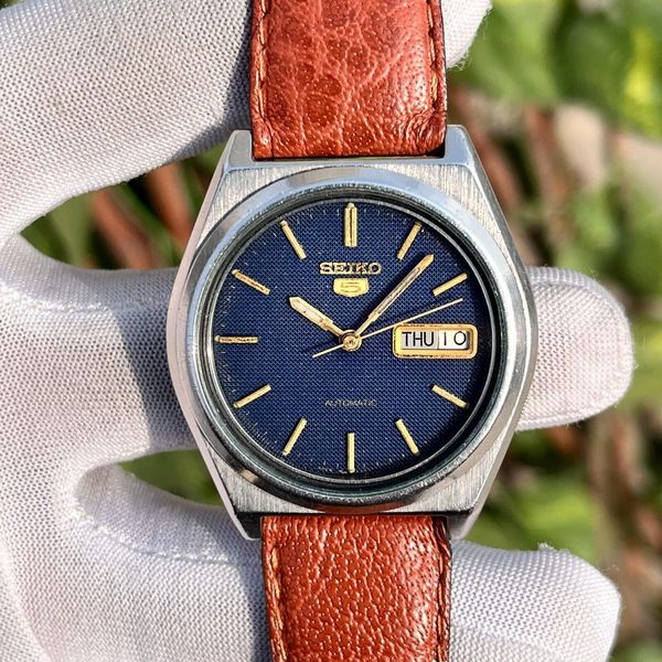 Vintage Seiko 5 Automatic Dotted Pattern Dial Japan Made Men's Watch 7009-876A | WatchCharts ...