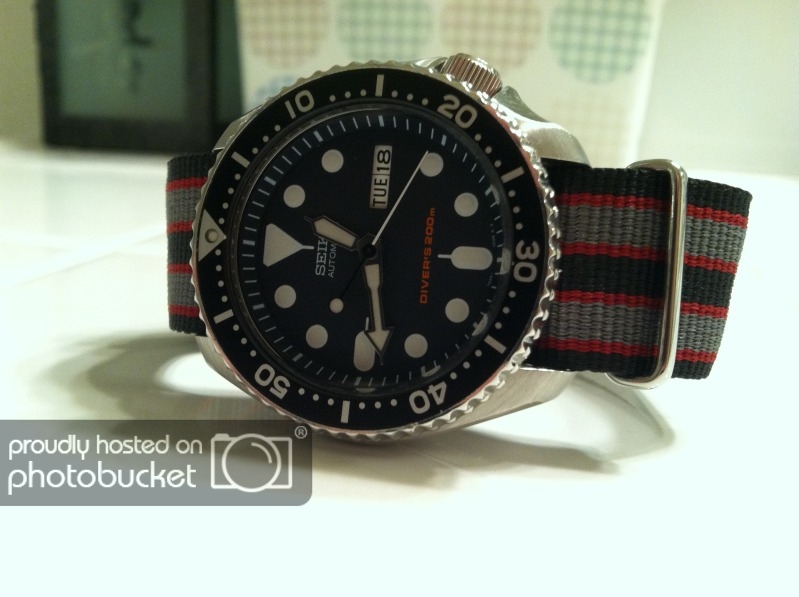 SOLD Seiko SKX007 200m automatic diver on original Bond NATO strap ...