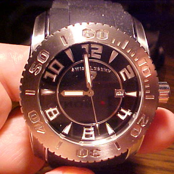 FS SWISS LEGEND COMMANDER 99% NEW $27.00 DELIVEREDAS NEW NEVER WORN ...