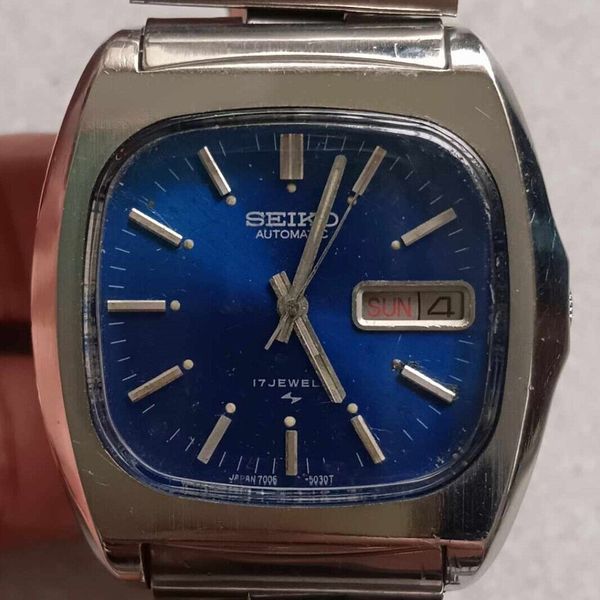 Vintage Seiko 5 automatic Square shape Blue dial Cal 7006-5019 Day Date ...