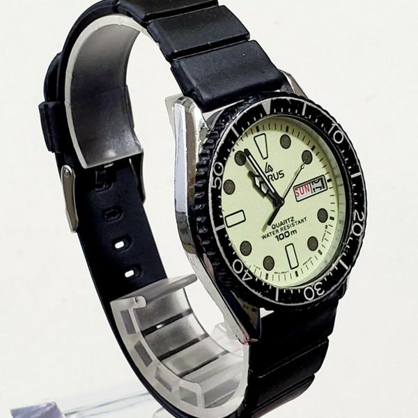 RARE,UNIQUE Men's Watch LORUS by SEIKO Y143-8040 | WatchCharts Marketplace