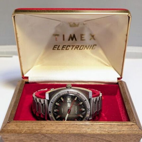 Vintage Timex Electric Day/Date Watch Silver Tone New Battery With ...