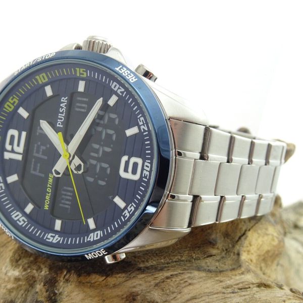 Pulsar by Seiko Men's 42mm World Time Digital & Analogue Watch N021 ...