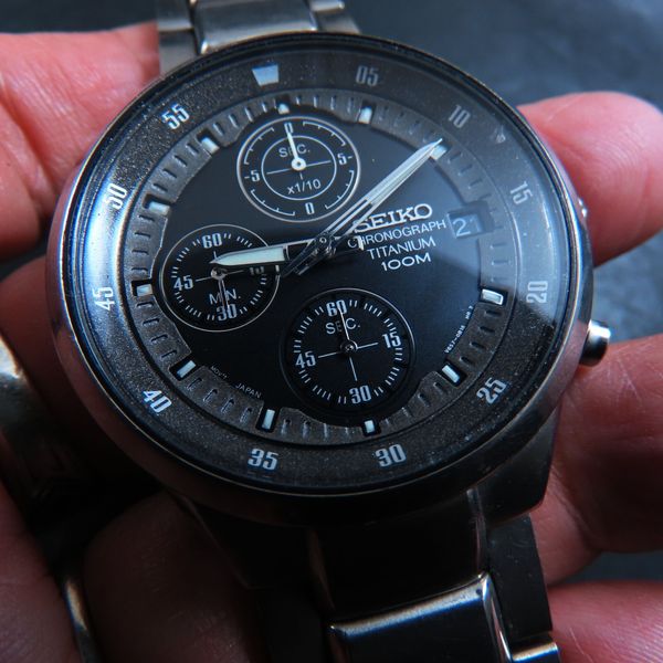 V657 Titanium Seiko Chronograph 100M Quartz Men Watch | WatchCharts ...