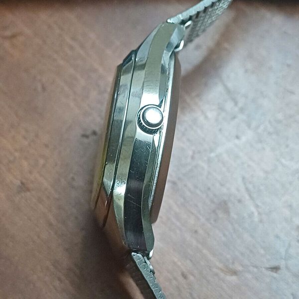 Seiko Quartz QT 0823-5020 Silver Linen Dial (1313) | WatchCharts ...