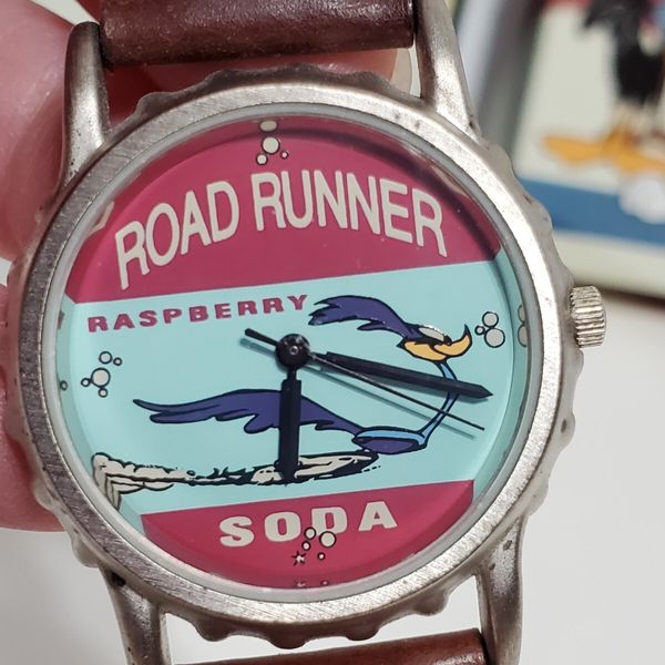 ROAD RUNNER RASPBERRY SODA BOTTLE CAP WATCH FOSSIL '95 LOONEY TUNES ...