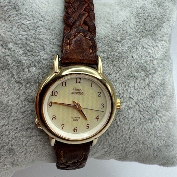 Ladies Timex Indiglo WR 30M Gold Tone Quartz Watch New Battery ...