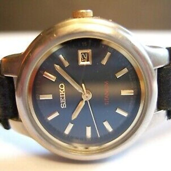 Women's RARE Stunning Seiko 7N82-0420 TITANIUM Blue Dial Quartz watch ...