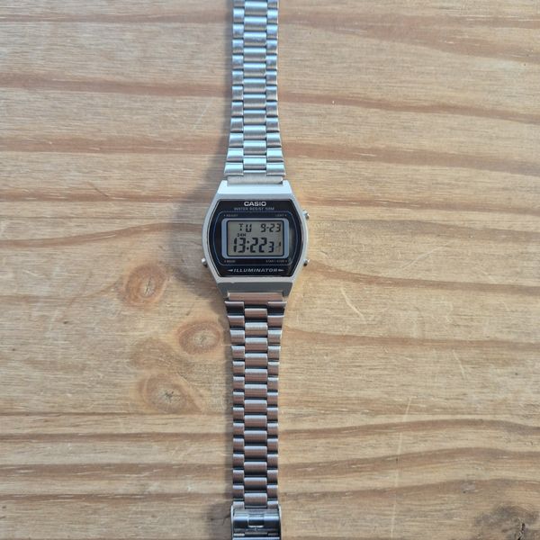 Casio B640WD-1AVEF Classic Retro Digital Watch - Silver | WatchCharts ...