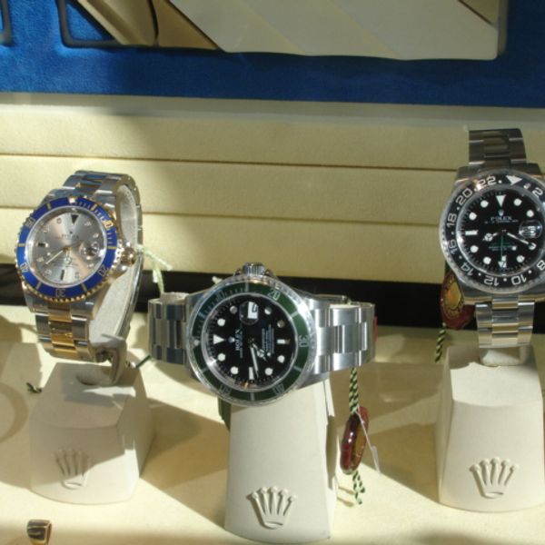 WTB: Rolex watch stand | WatchCharts