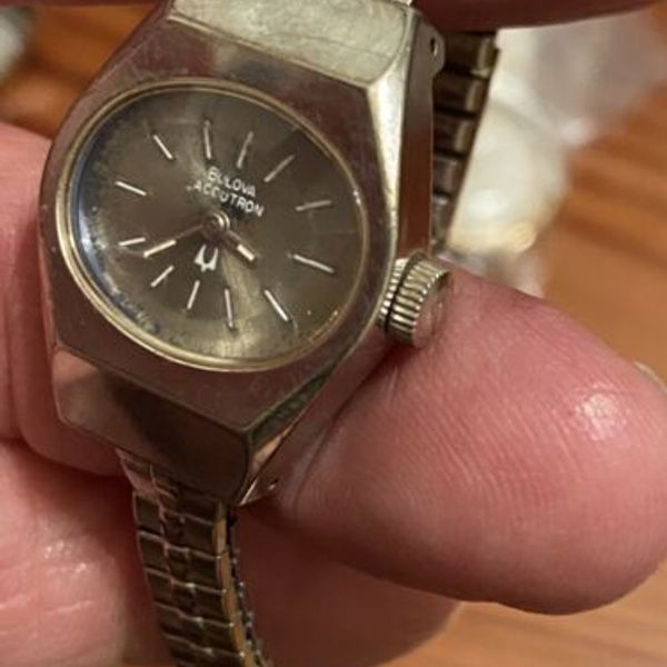Ladies VINTAGE 1977 Bulova N7 Accutron 2210 Jeweled HIDDEN LUGS - Not ...