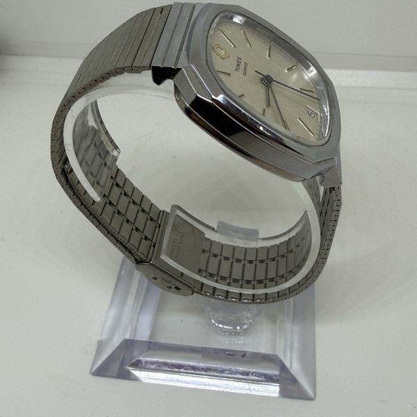 Vintage Timex M CELL Silver Tone Quartz Analog Men's Watch Retro Date ...