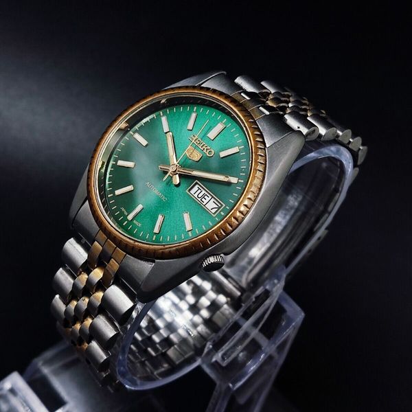 VINTAGE SEIKO 5 AUTOMATIC GREEN DIAL DAY DATE WRIST WATCH REF 7009-17 ...