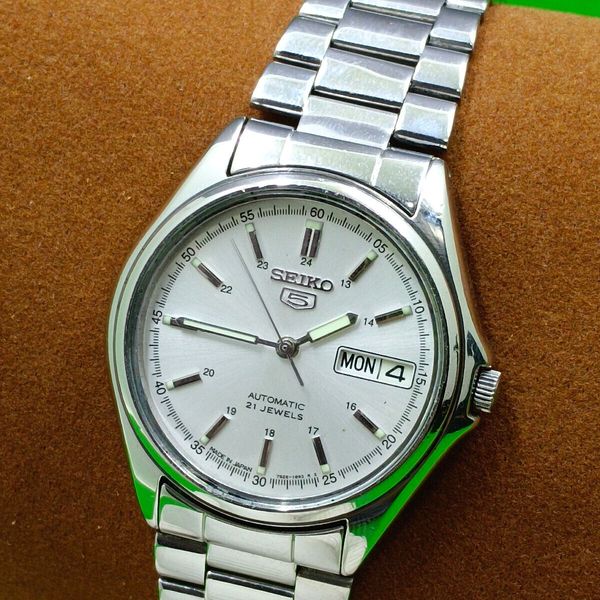 SEIKO 5 watch Automatic Japan Day / Date Indicator | WatchCharts ...