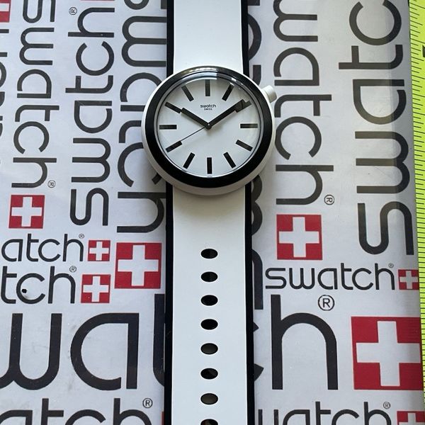 Swatch Popmoving PNW100 Pop 44mm Silicone Black N White | WatchCharts ...