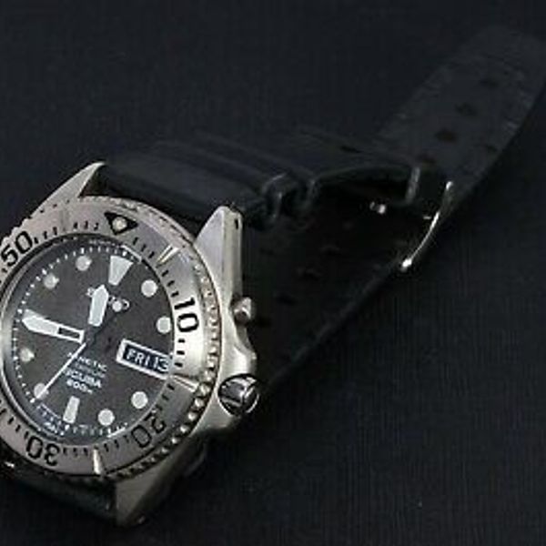 Seiko 5M63-0B40 SBCZ005 Grey Ghost Scuba 200m Diver Kinetic Titanium ...