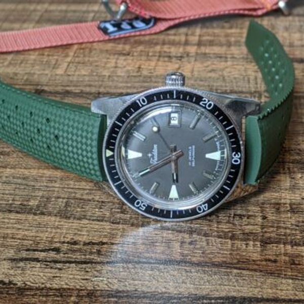 Vintage Tradition 70s Bakelite Bezel Skin Diver Mens 38mm Watch Sears ...