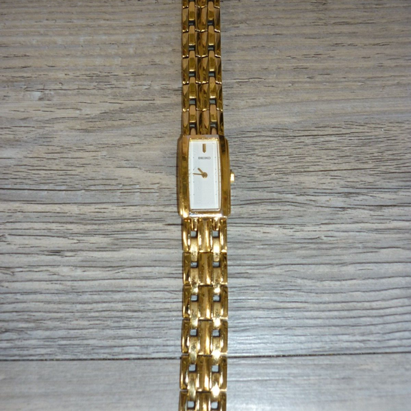 VINTAGE SEIKO QUARTZ TANK WATCH WOMENS GOLD TONE WHITE DIAL | WatchCharts Marketplace