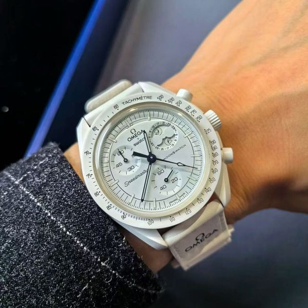 Swatch x Omega Mission to the Moonphase Full Moon Snoopy MoonSwatch ...