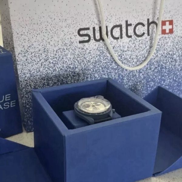 Limited Editionâ ¦Swatch Mission to The Super Blue Moon phase ...