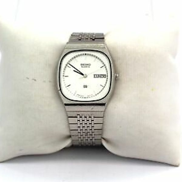 Gents Vintage SEIKO 8223-5100 Quartz Wristwatch - B18 | WatchCharts