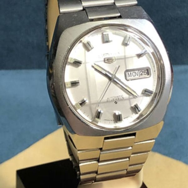 Vintage Seiko 6119 8570 Original Prism Glass | WatchCharts Marketplace