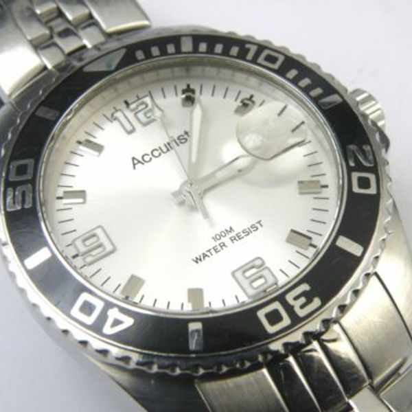 Mens Accurist 100m Sports Divers Style Watch - 100m | WatchCharts