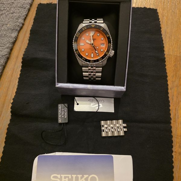 Seiko 5 Sports GMT - ssk005 FREE 2 Replacement Straps | WatchCharts ...