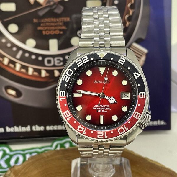 Seiko Red Dial Watch - 7002-7001 Classic Automatic Diver Serviced ...