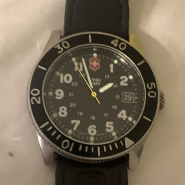 Victorinox Swiss Army Diver Watch Black Dial Rotating Bezel New Battery ...